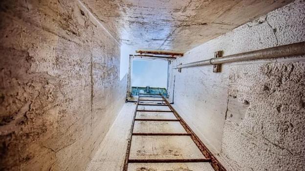 'Grand Designs-style' nuclear bunker in Rutland up for sale - BBC News
