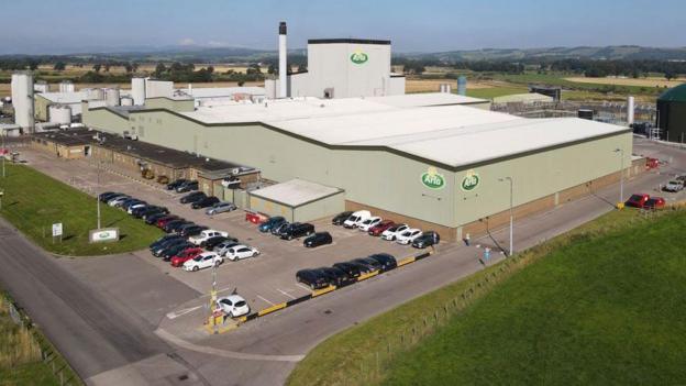 New talks held over closure-threatened Settle Arla dairy plant - BBC News