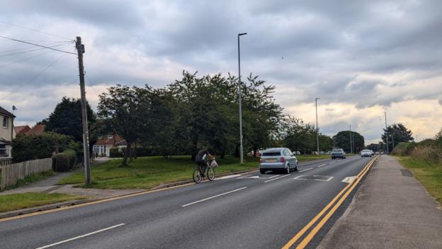 Leeds: Crossgates cycle and pedestrian routes set to be upgraded - BBC News