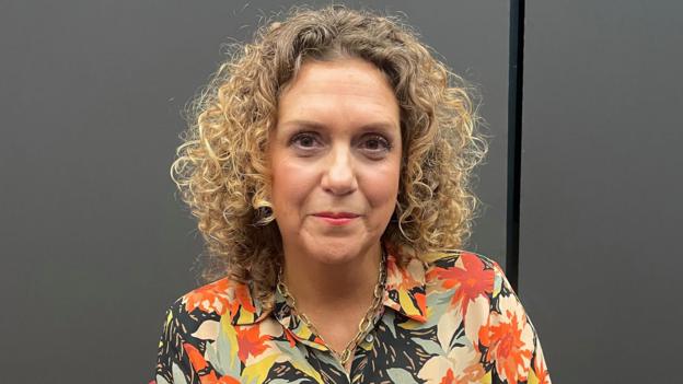 Captain Tom Moore charity is our deepest regret, says daughter - BBC News