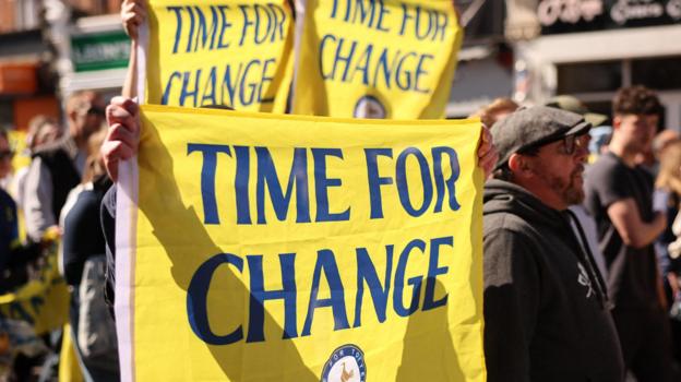 Tottenham fans protest against owners Enic and chairman Daniel Levy ...