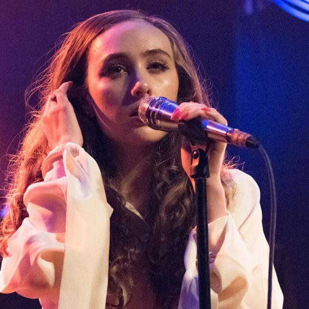 Chappell Roan: Singer's Manchester concert was more than a pop show ...