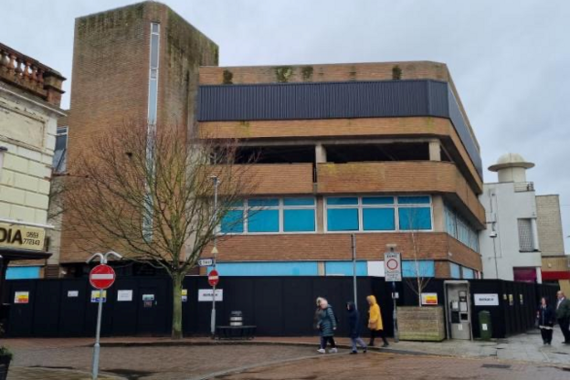 New King's Lynn library will be open by Christmas, builders say - BBC News
