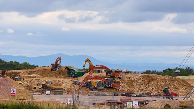 A417 Missing Link: Aerial pictures show progress - BBC News