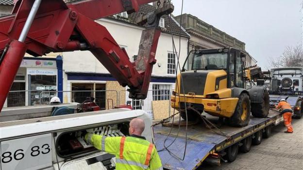 Cash machine stolen from Beccles Nationwide during ram raid - BBC News