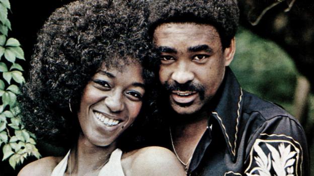 Gwen McCrae: Tributes paid to funk and soul singer who has died - BBC News