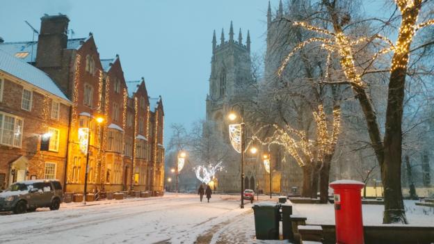 Weather watchers snow pictures from across the UK - BBC News