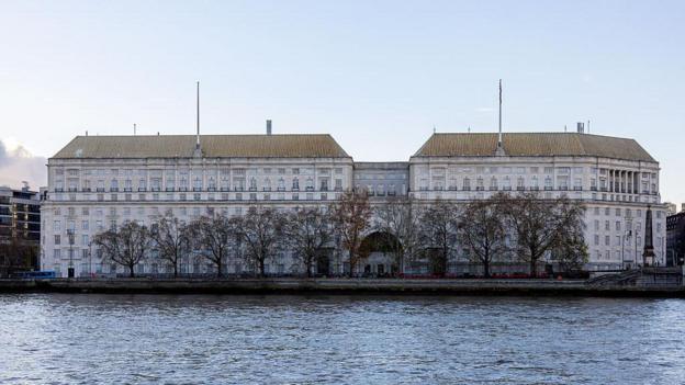 Failed asylum seeker accused of fake dynamite alert at MI5 HQ - BBC News