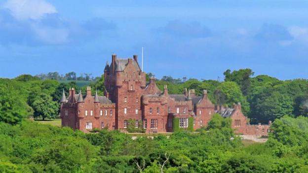 Alan Carr has bought a Scottish castle. Could you? - BBC News