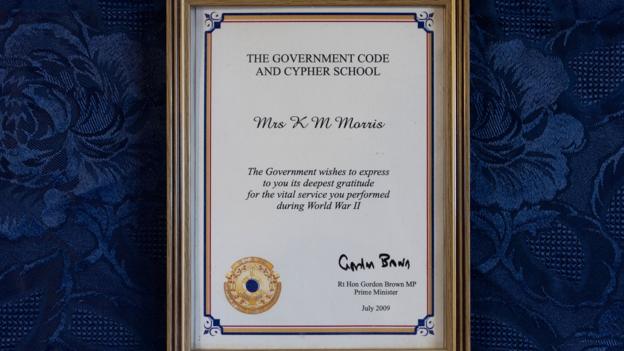 VE Day: 101-year-old WW2 codebreakers reunite for anniversary - BBC News