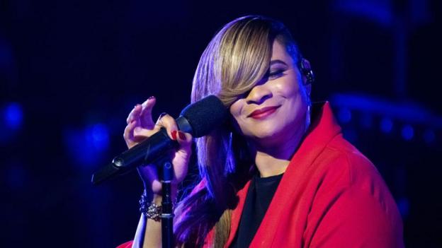 Singer Gabrielle considers wearing eyepatch again - BBC News