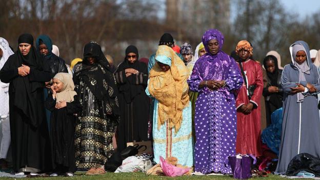 In pictures: Eid celebrations around the world - BBC News
