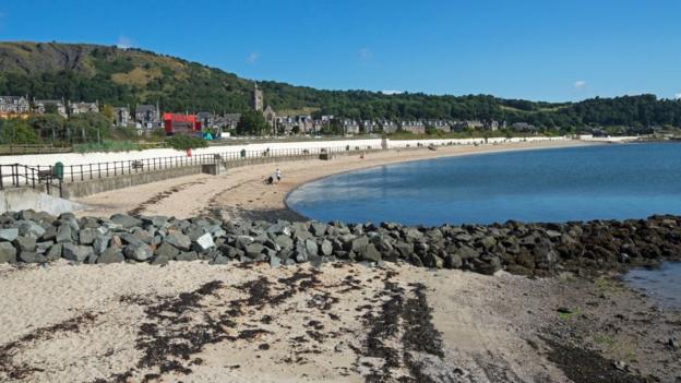 Fife beaches reopen to swimmers after bacteria warnings lifted - BBC News
