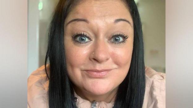 Badsey family devastated after home destroyed in fire - BBC News