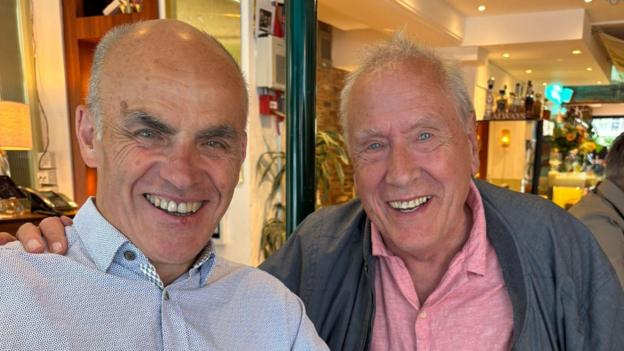 Football commentator Tony Jones retires after 50-year career - BBC News