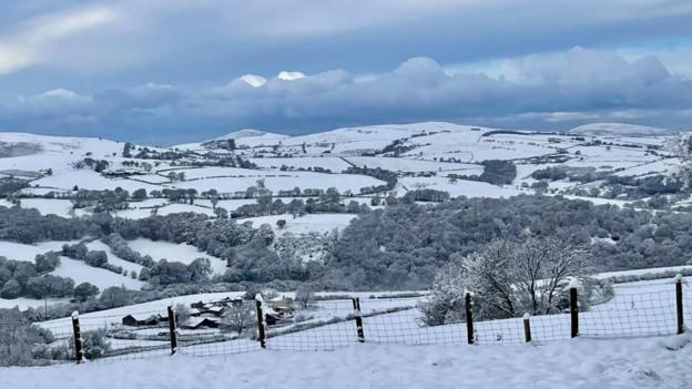 Wales weather: Met Office yellow warnings for ice and heavy snow - BBC News