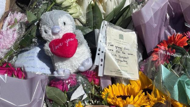 Poynton: Flowers and tributes left for boys killed on railway - BBC News