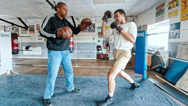 Boxing's shameful past retold in Cuthbert Taylor play - BBC News