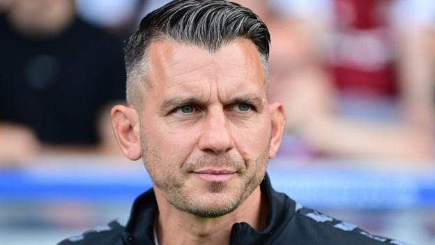 Matt Bloomfield: Wycombe boss wants to keep pushing forwards - BBC Sport