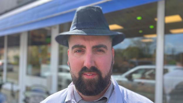 Badsey family devastated after home destroyed in fire - BBC News