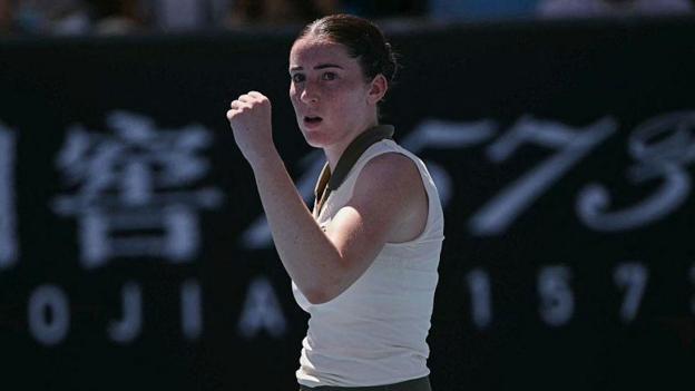 Australian Open 2026: Zeynep Sonmez helps ball girl who collapsed ...