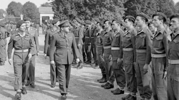 Final World War Two airborne op was 'testament to RAF skills' - BBC News