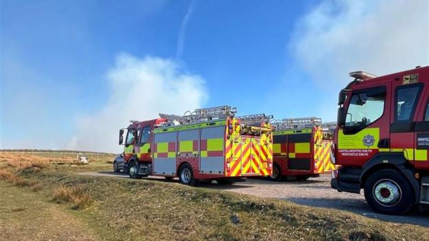 Fire crews across Wales battle on as wildfires continue to blaze - BBC News