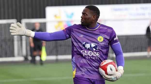 Hereford FC backs fans' anti-racism demonstration - BBC News