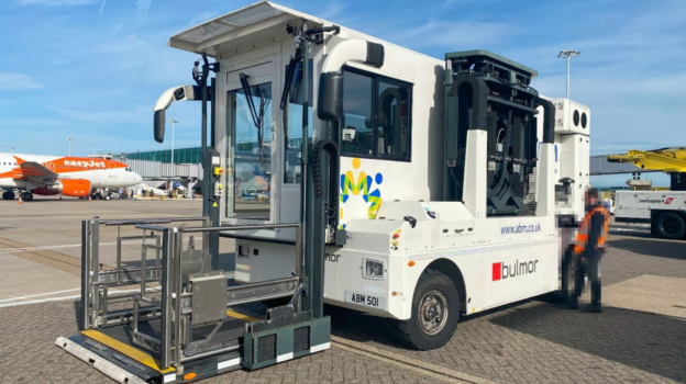 Distracted driver may have caused Stansted Airport Ryanair crash - BBC News