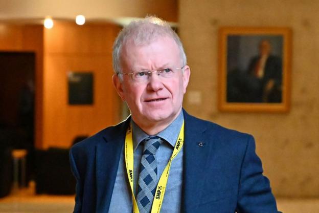John Mason to sit as independent MSP after SNP expulsion - BBC News