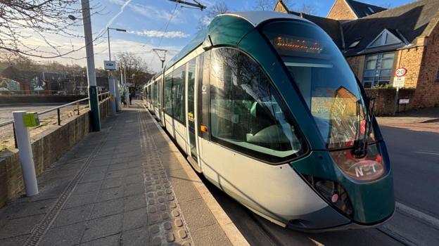 Calls for 'rapid expansion' of Nottingham tram network - BBC News