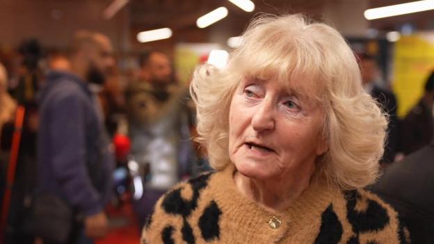 Tower Hamlets: Council launches its own winter fuel payment - BBC News