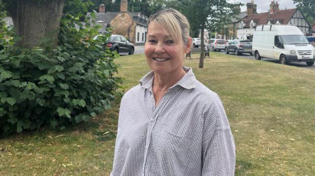 Clophill roundabout works are 'ludicrous', say residents - BBC News