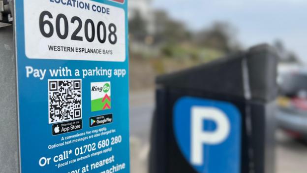 Organised crime gangs behind rise in QR 'quishing' scams - BBC News