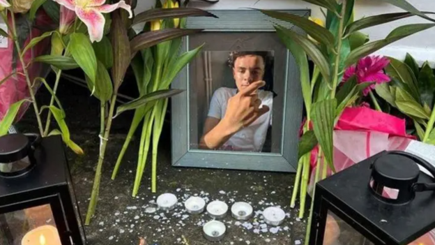 Darrian Williams: Bristol teenagers jailed for murder - BBC News