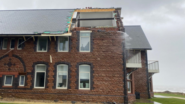 Wales sees thousands lose power after Storm Darragh winds - BBC News