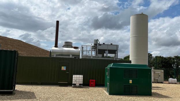 The 'world-first' plan to grow food above a Wiltshire landfill - BBC News