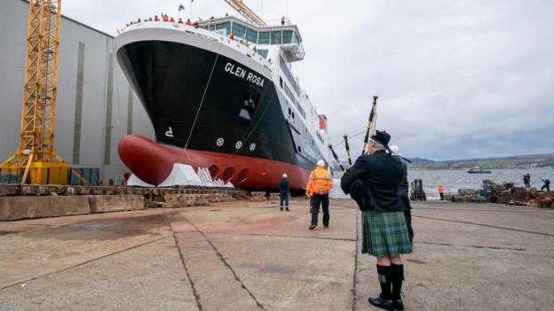 New CalMac ferry Glen Rosa launches into River Clyde - BBC News