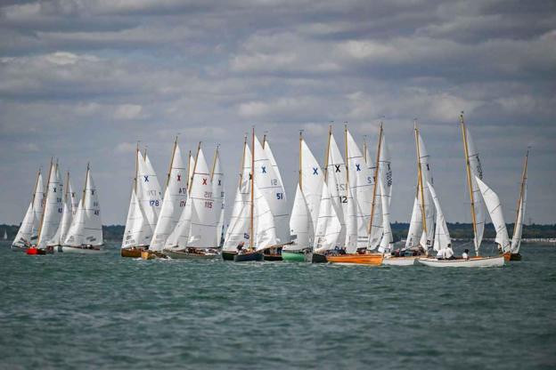 Cowes Week in pictures: Island hosts thousands for regatta - BBC News