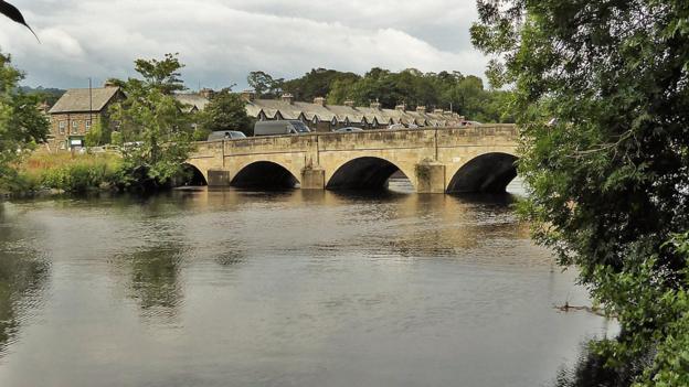 Otley: Centuries-old bridge to have walkway replaced - BBC News