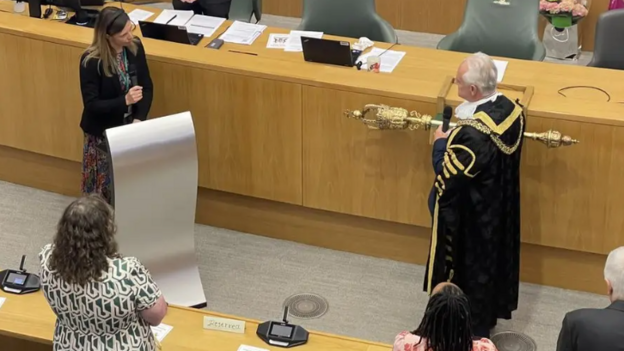 Who is Derbyshire's new leader Alan Graves? - BBC News