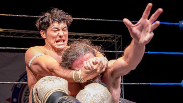 Welsh wrestler Nadia Ageli welcomes Japanese stars to Cardiff - BBC News