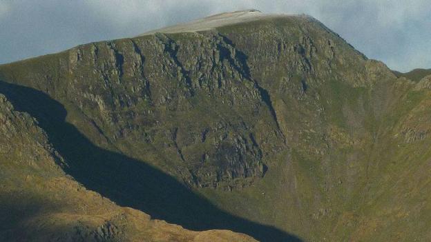 Outdoors-loving dad died after Helvellyn mountain fall - BBC News