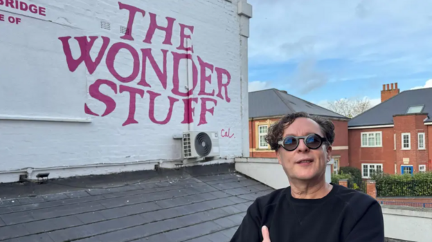 'Blessed' The Wonder Stuff announce anniversary tour - BBC News