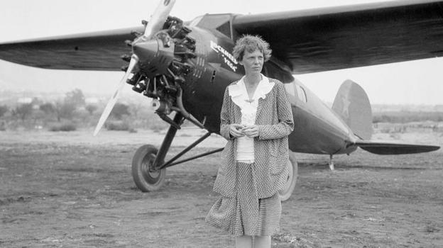 Trump to declassify files of aviation pioneer Amelia Earhart - BBC News