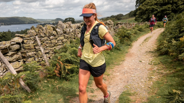 Spine Race: Woman enters ultramarathon after brain surgery - BBC News