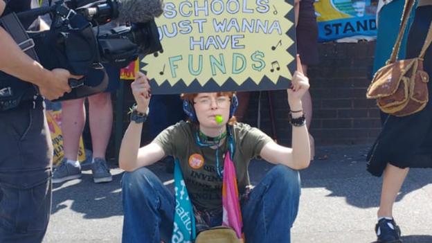 Dorset teenager with autism vows to fight Pip and welfare cuts - BBC News