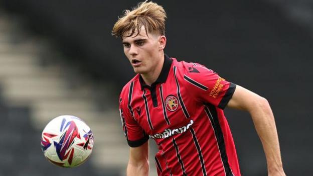 Nathan Lowe fires leaders Walsall to a 2-0 victory over Newport - BBC Sport