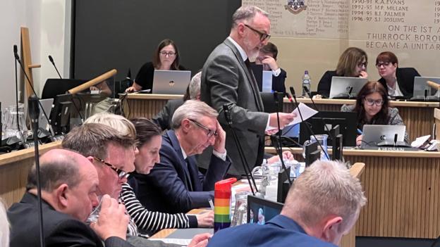Thurrock council approves 2024-25 budget and outlines savings - BBC News