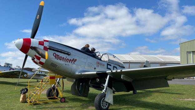 US WW2 fighter pilot takes to skies at Duxford in Mustang - BBC News